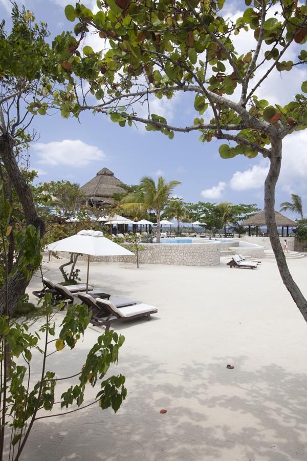 GoldenEye Beach and Lagoon Villas | Villa Luxe